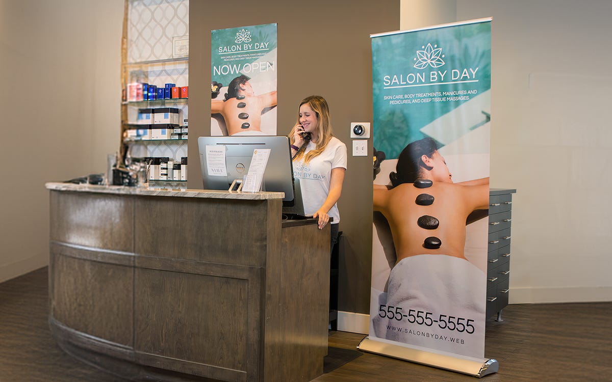 Retractable Banners & Popup Banners | 25% OFF + Free Shipping